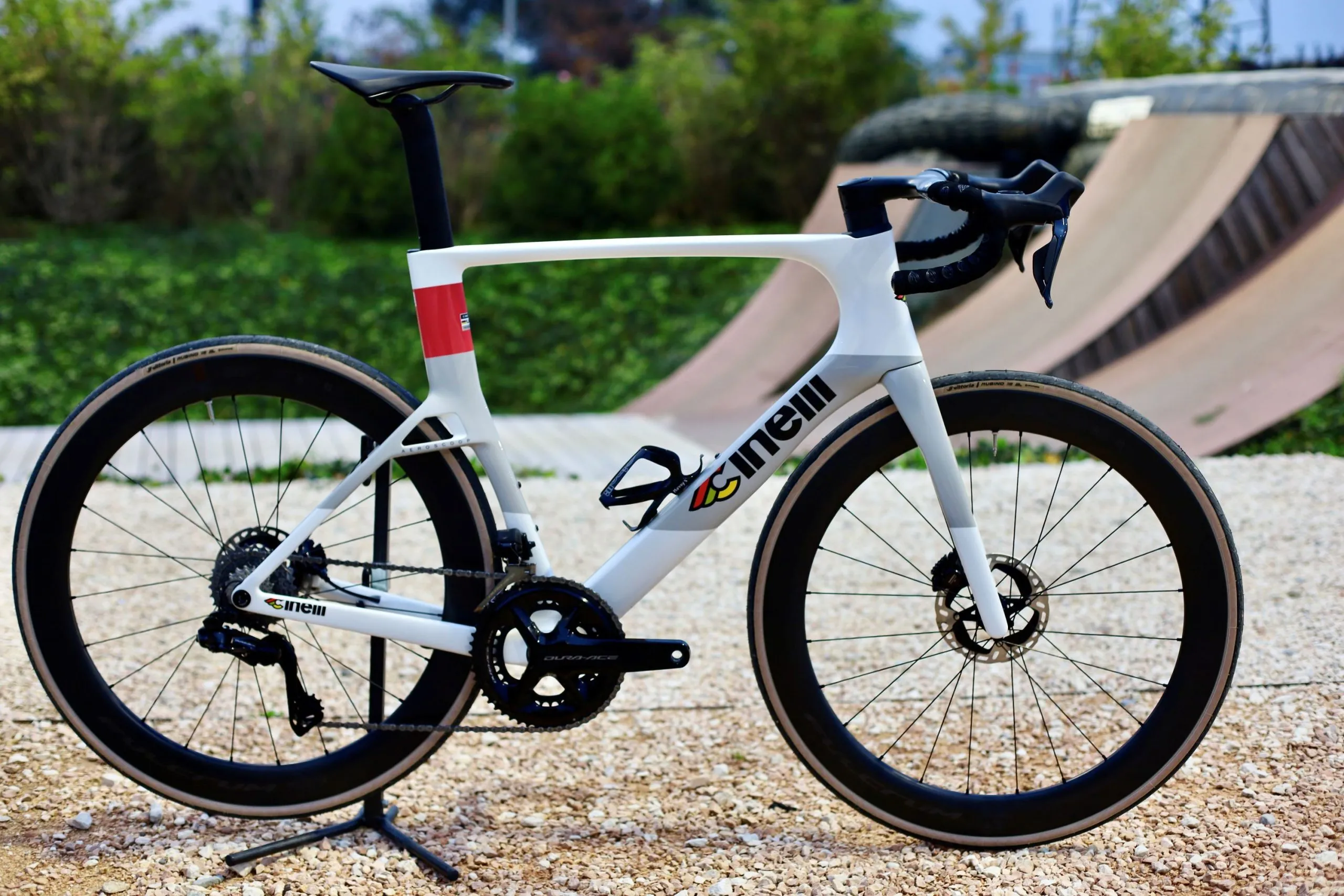 Cinelli Aeroscoop review: First ride on the radical Italian aero bike ...